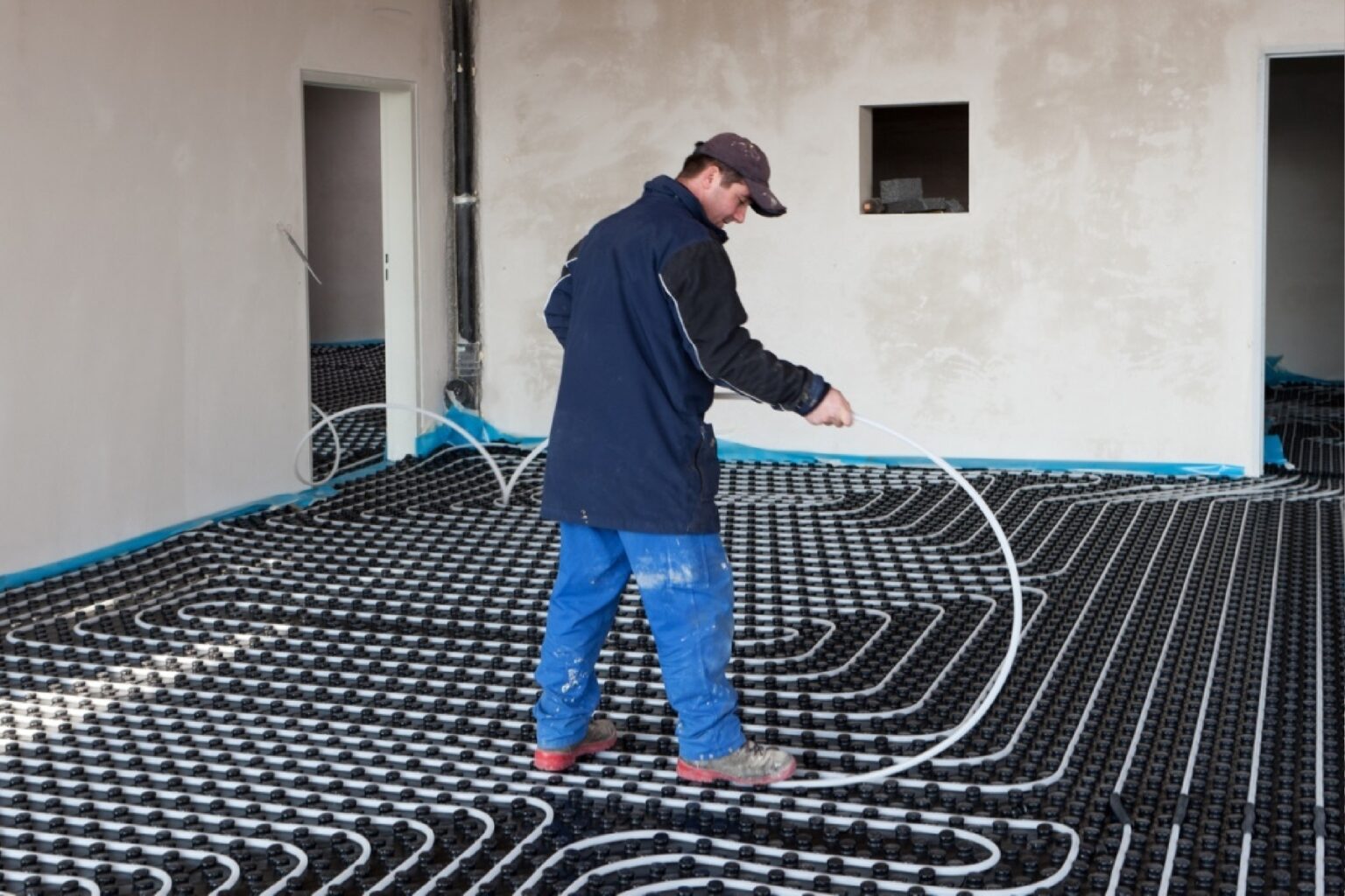 Vloerverwarming aanleggen: Hoe, tips & kosten [+ valkuilen]